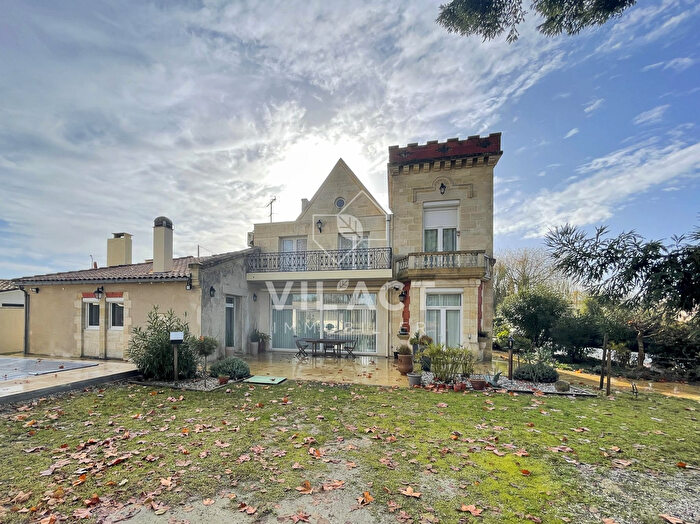 Maison à vendre - Blanquefort - 9 pièces - 5 chambres