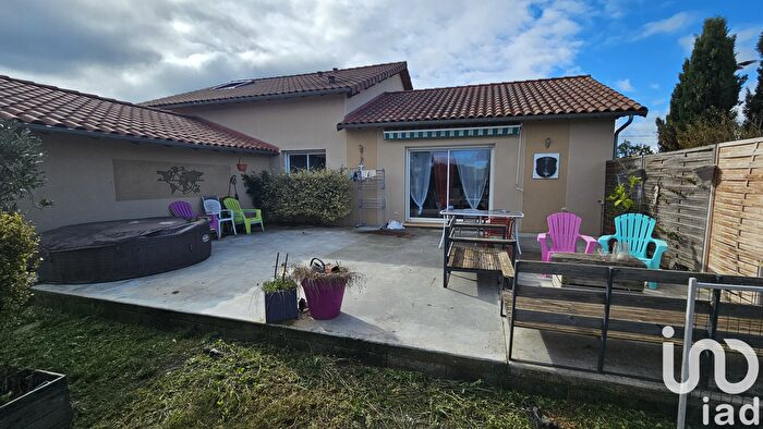 Maison à vendre - Saint-Santin-de-Maurs - 7 pièces - 5 chambres