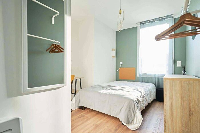 Appartement à louer - Barbâtre-Saint Remy-Verrerie, Reims - 1 pièce