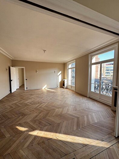Appartement à louer - Muette Sud, Paris ème arrondissement - 5 pièces - 3 chambres