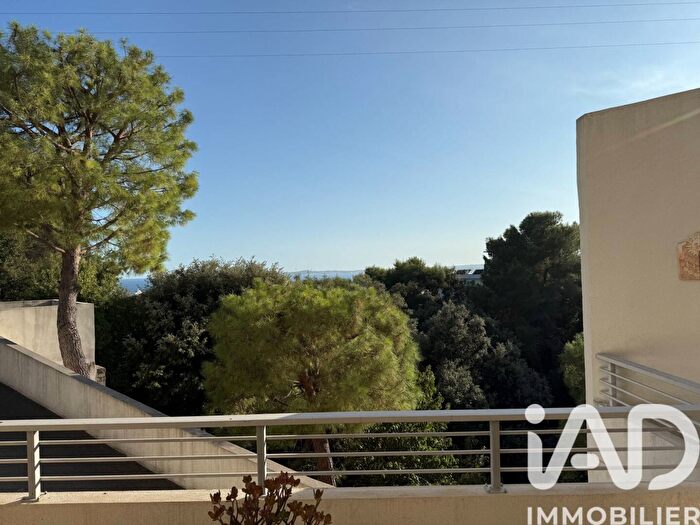 Appartement à louer - Le Grimond-Plateaux Fleuris-Valliere, Saint-Laurent-du-Var - 2 pièces - 1 chambre