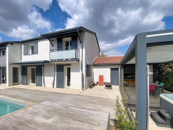 Maison 7 pièces à louer à Bourg, Genas