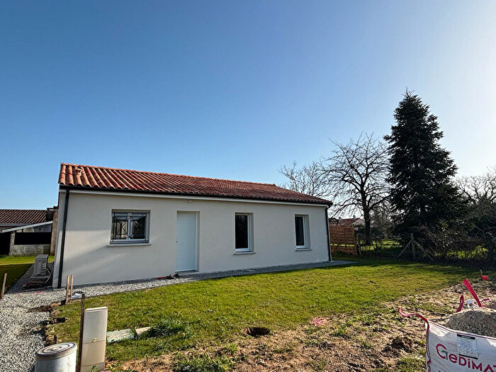 Maison à louer - Villegouge - 4 pièces - 4 chambres