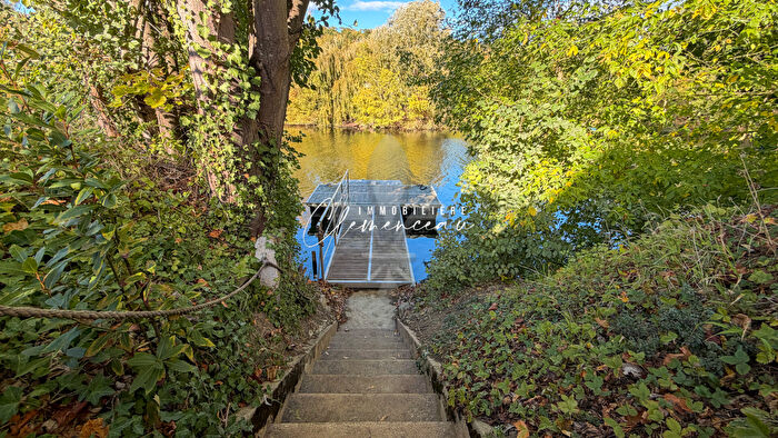 Vaux-sur-Seine : Maison 6 pièces à vendre
