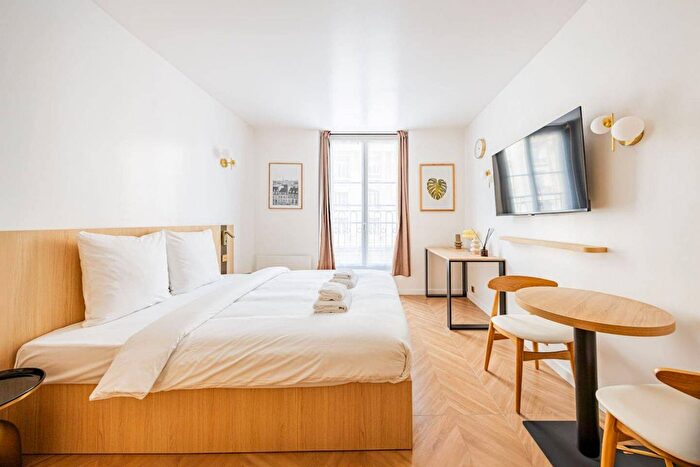 Appartement à louer - Sainte Avoie, Paris ème arrondissement - 2 pièces - 1 chambre