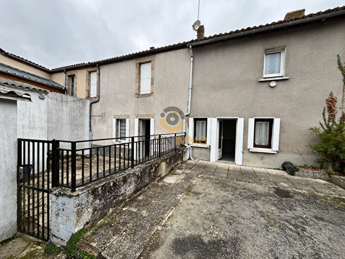 Maison à vendre - Bressuire, Chambroutet, Noirlieu, Noirterre - 12 pièces - 5 chambres