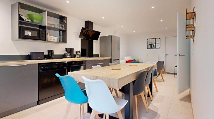 Quartiers Sud-Ouest, La Madeleine : Appartement 7 pièces à louer