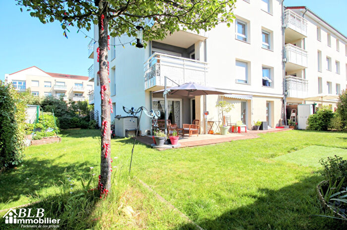 Appartement à vendre - Trappes, Centre-ville, Jaurès, Gare - 4 pièces - 3 chambres