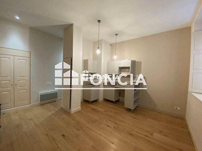 Appartement à louer - Arènes, Nîmes - 2 pièces - 1 chambre