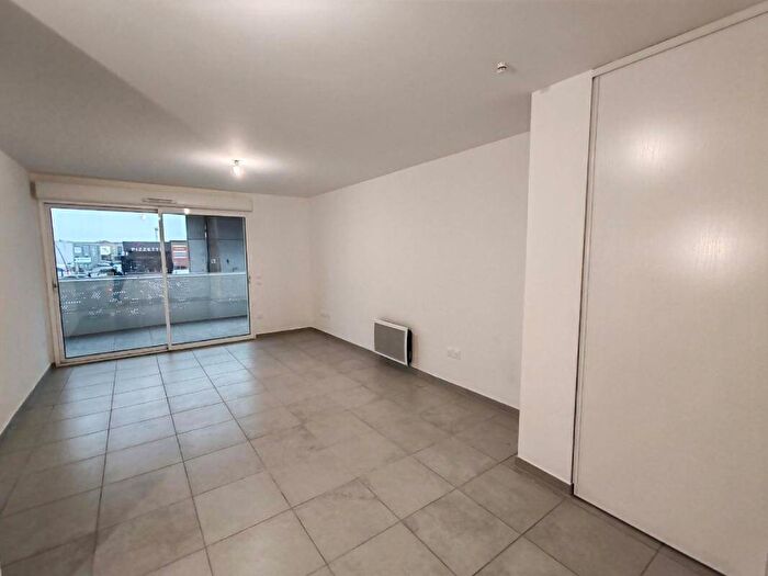 Appartement à louer - Nord, Uzès - 2 pièces - 1 chambre