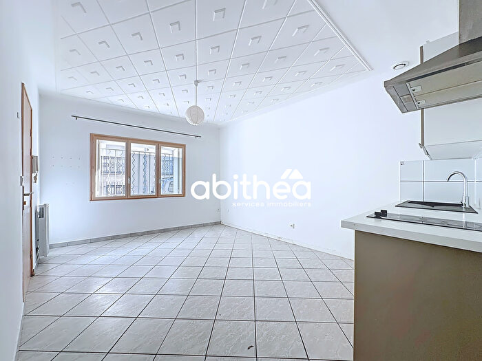 Appartement à louer - Béziers - 2 pièces - 1 chambre