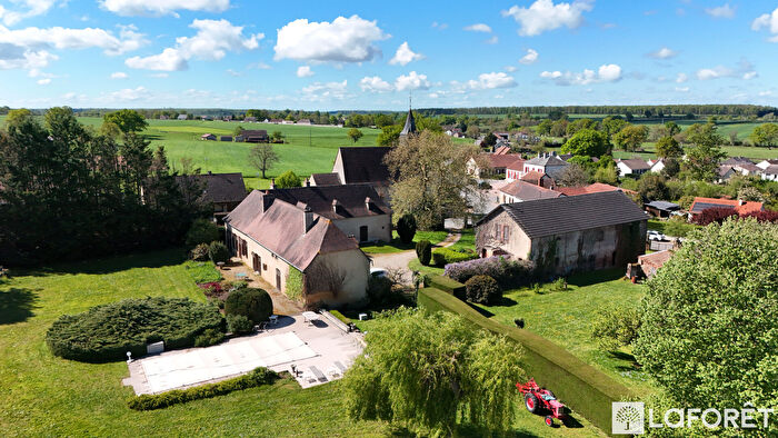 Maison 7 pièces à Gennetines, à vendre