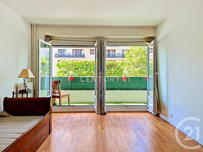 Bourg-la-Reine, République : Appartement 1 pièce à vendre