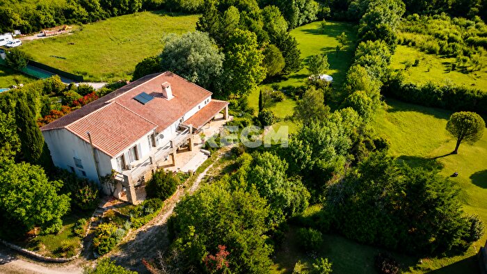 Maison 9 pièces à Saussines, à vendre