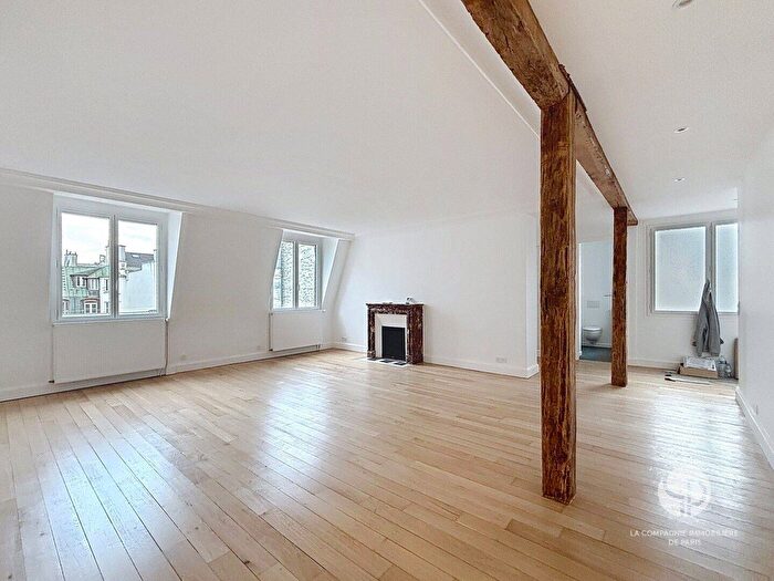 Appartement à louer - Sainte Avoie, Paris ème arrondissement - 3 pièces - 2 chambres