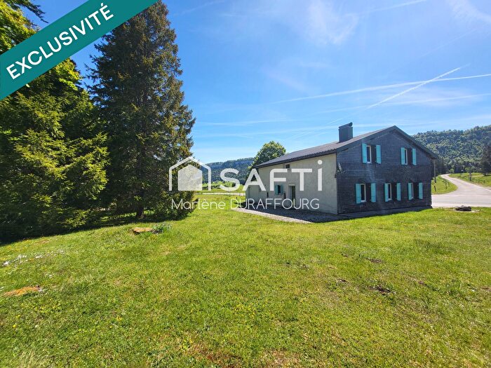 Chapelle-des-Bois : Maison 6 pièces à vendre