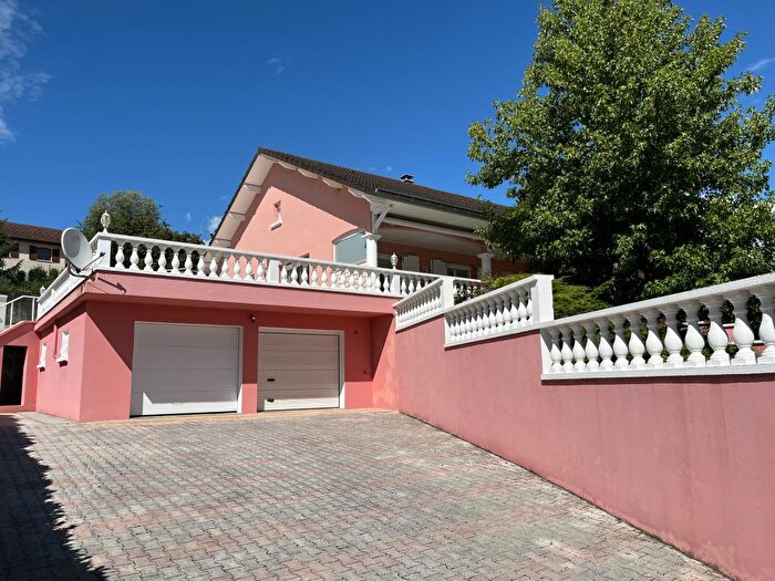 Maison 5 pièces à Les Avenières, à louer