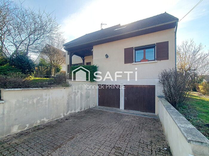 Maison à louer - Courgenay - 8 pièces - 5 chambres