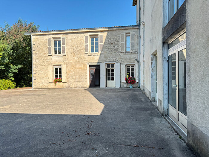 Maison à vendre - La Crèche - 14 pièces - 4 chambres