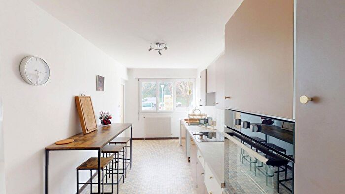 Appartement à louer - Chantegrillet, Sainte-Foy-lès-Lyon - 4 pièces - 3 chambres