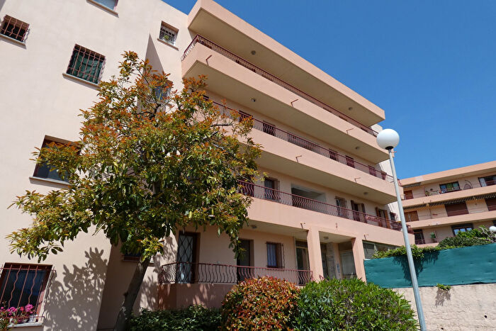 Appartement à louer - Sanary-sur-Mer, Le Baou, Saint-Roch - 1 pièce