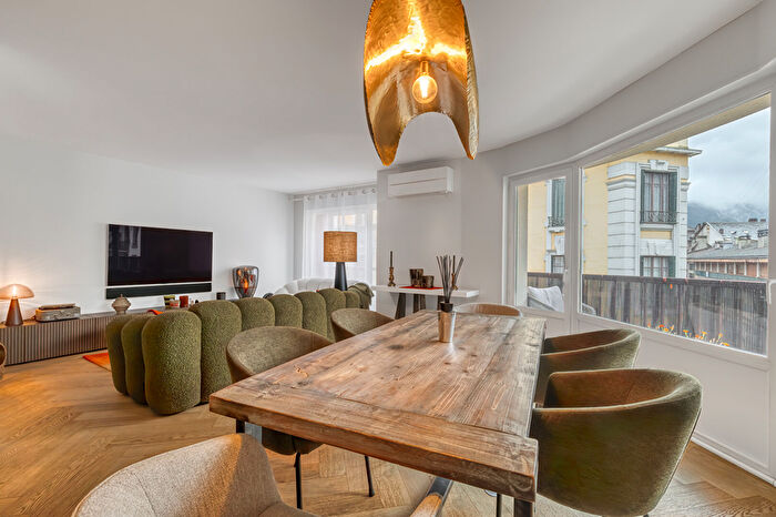 Appartement à vendre - Annecy, Centre-ville, Vieille ville, Marquisats - 3 pièces - 2 chambres