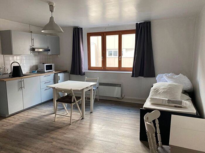 Appartement à louer - Barbâtre-Saint Remy-Verrerie, Reims - 1 pièce