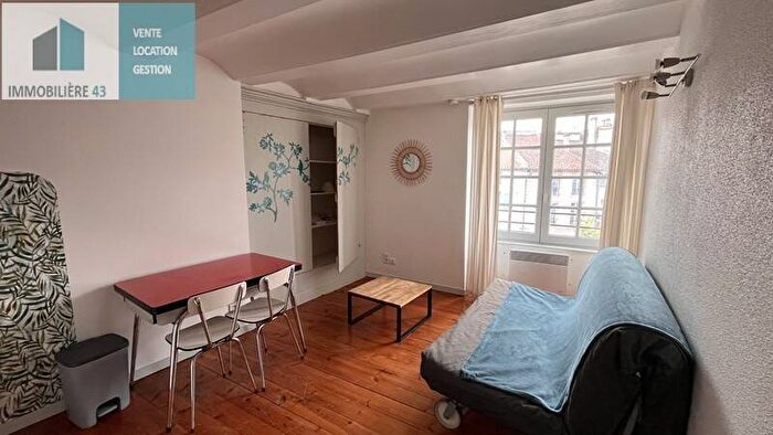 Appartement à louer - Centre Historique, Le Puy-en-Velay - 2 pièces - 1 chambre