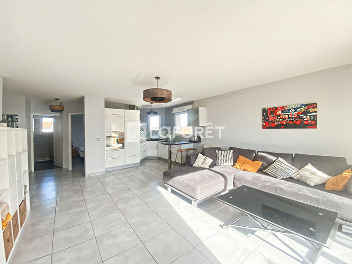 Appartement à louer - Guilherand-Granges - 3 pièces - 2 chambres