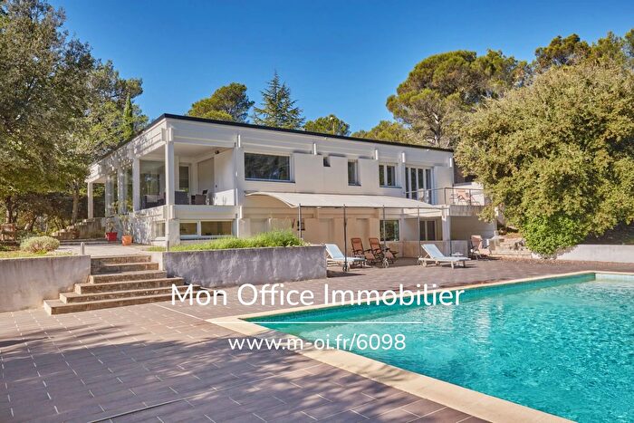 Maison à vendre - Aix-en-Provence, Puyricard, Célony - 6 pièces - 2 chambres