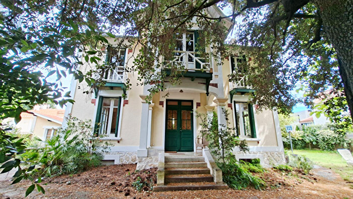 Saint-Palais-sur-Mer : Maison 7 pièces à vendre