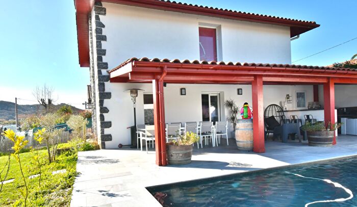 Maison à vendre - Saint-Pée-sur-Nivelle - 6 pièces - 5 chambres