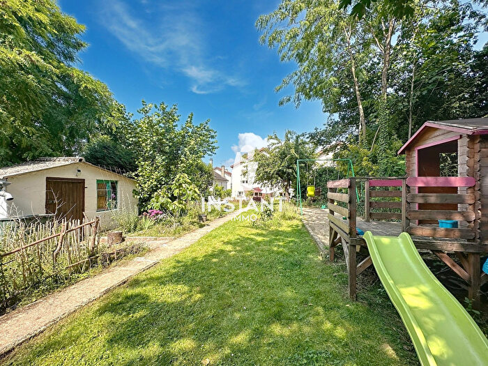 Maison à vendre - Brunoy, Nord - 5 pièces - 4 chambres