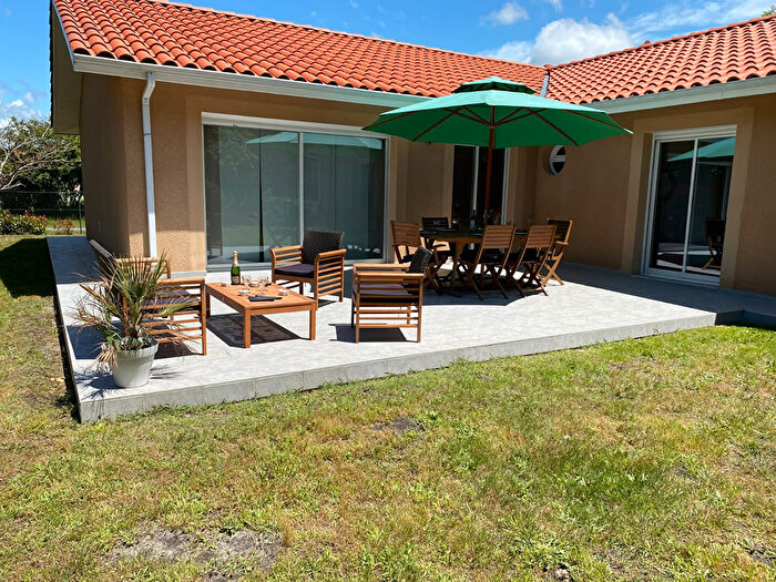 Maison à vendre - Bias - 7 pièces - 4 chambres