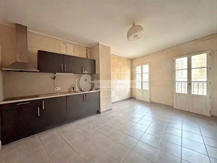 Appartement à louer - Centre Ville-Cavalerie-Hauture, Arles - 1 pièce - 1 chambre