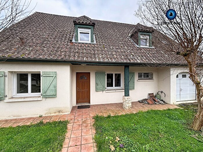 Maison à vendre - Saint-Pantaléon-de-Larche - 6 pièces - 4 chambres