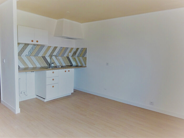 Appartement à louer - Mantes-la-Ville, Louise Michel - 1 pièce