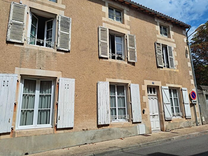 Maison à vendre - Montmorillon - 6 pièces - 3 chambres