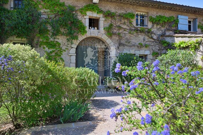 Maison à vendre - Châteauneuf-Grasse - 11 pièces - 6 chambres