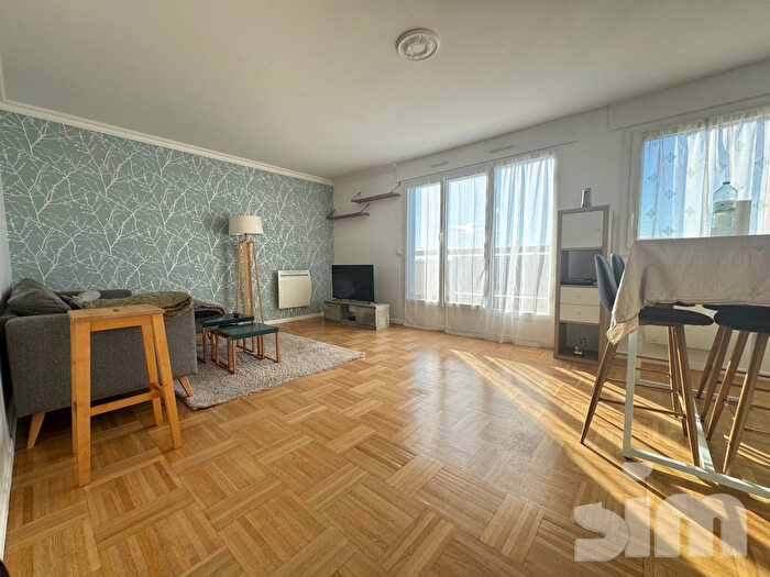 Appartement à vendre - Chelles, Centre-ville, Gare, Abbesses - 2 pièces - 1 chambre