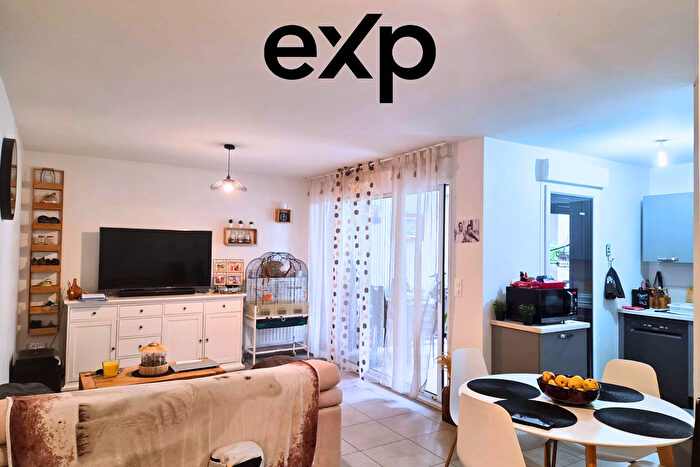 Appartement à vendre - Chassieu - 3 pièces - 2 chambres