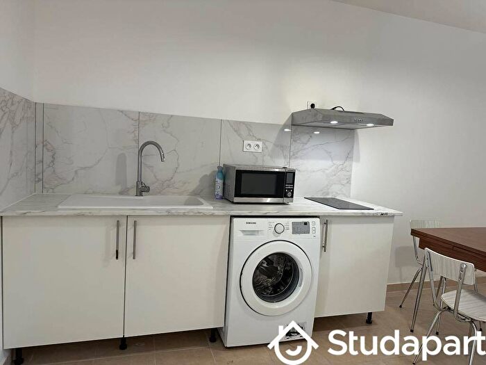 Sud, Saint-Denis : Appartement 1 pièce à louer