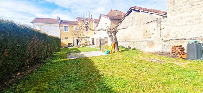 Maison à vendre - Saint-Clair-de-la-Tour - 9 pièces - 6 chambres