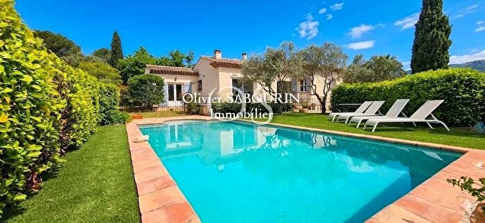 Maison à vendre - Roquebrune-sur-Argens, Les Fourques, Le Défens, Les Quatre Chemins - 5 pièces - 4 chambres