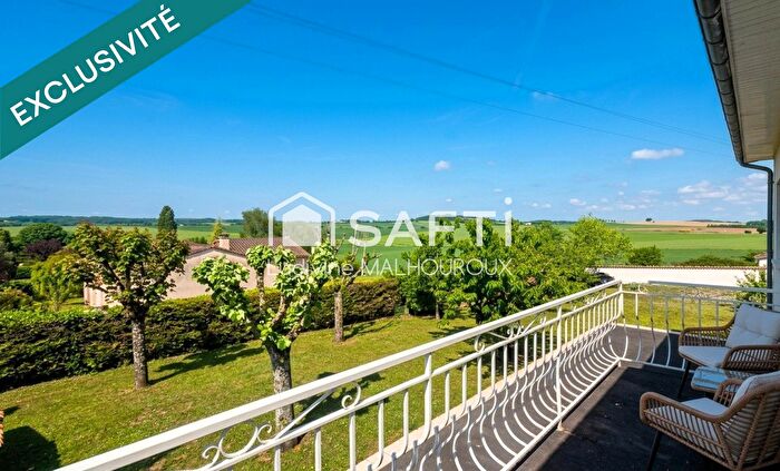 Maison 7 pièces à vendre à Villebois-Lavalette