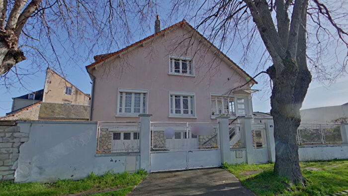 Maison à vendre - Châtellerault, Ozon - 8 pièces - 5 chambres