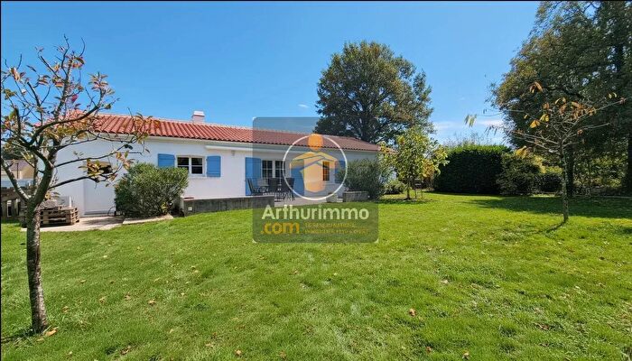 Maison à vendre - Saint-Étienne-de-Mer-Morte - 5 pièces - 5 chambres