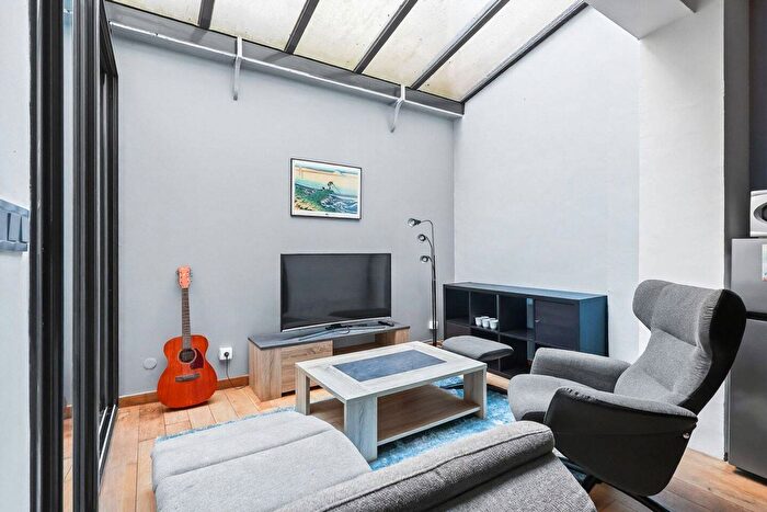 Appartement à louer - Belleville-Saint Maur, Paris ème arrondissement - 2 pièces - 1 chambre