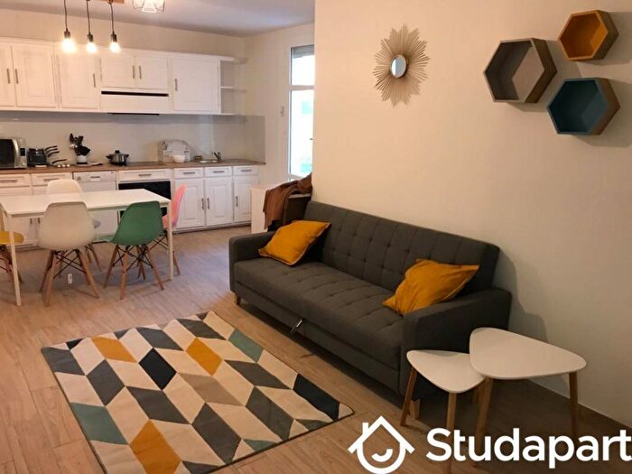 Appartement à louer - Les Linandes, Cergy - 1 pièce - 5 chambres