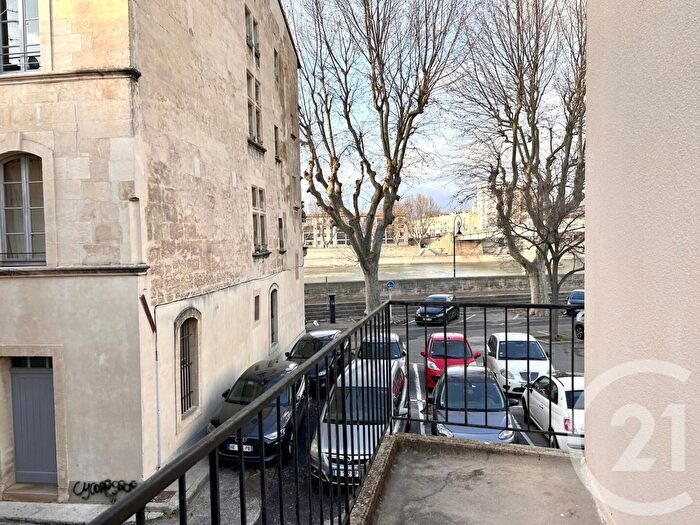 Appartement à louer - Arles - 3 pièces - 1 chambre